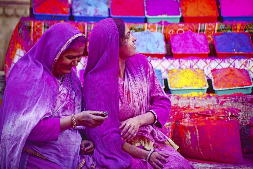 Farben & Frühling: 19 bunte Bilder vom Holi Festival in Indien